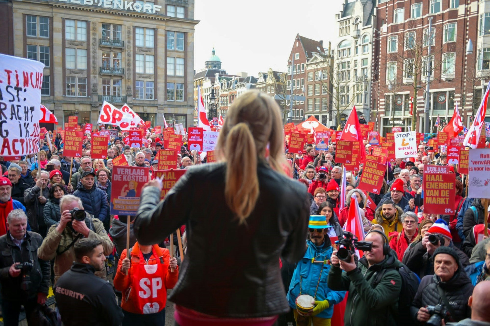 Op een vol Beursplein trekt de SP de energiebedrijven van de markt - SP ...